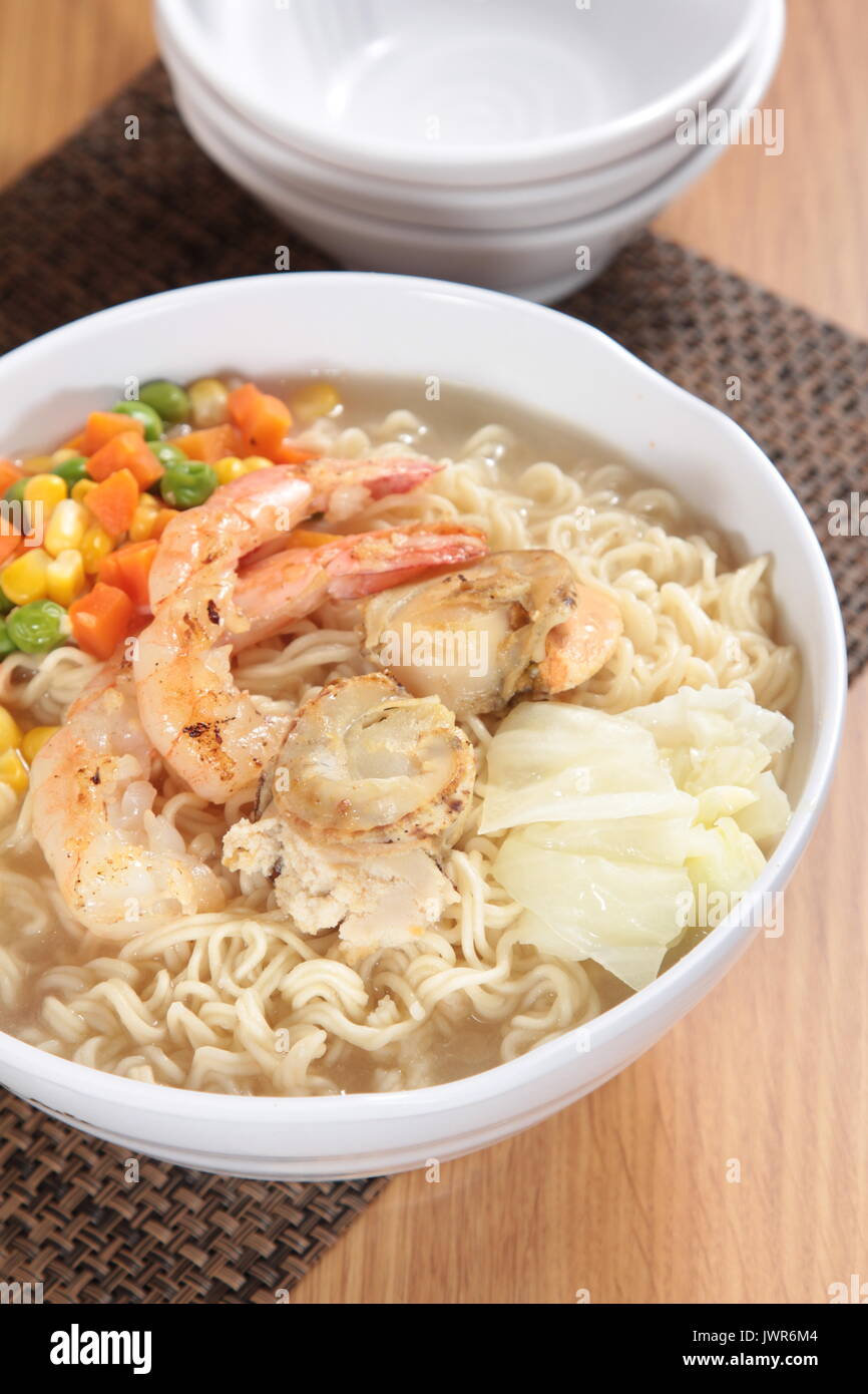 noodles in soup Stock Photo - Alamy