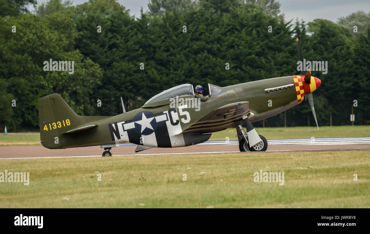 P 51 mustang cockpit hi-res stock photography and images - Alamy