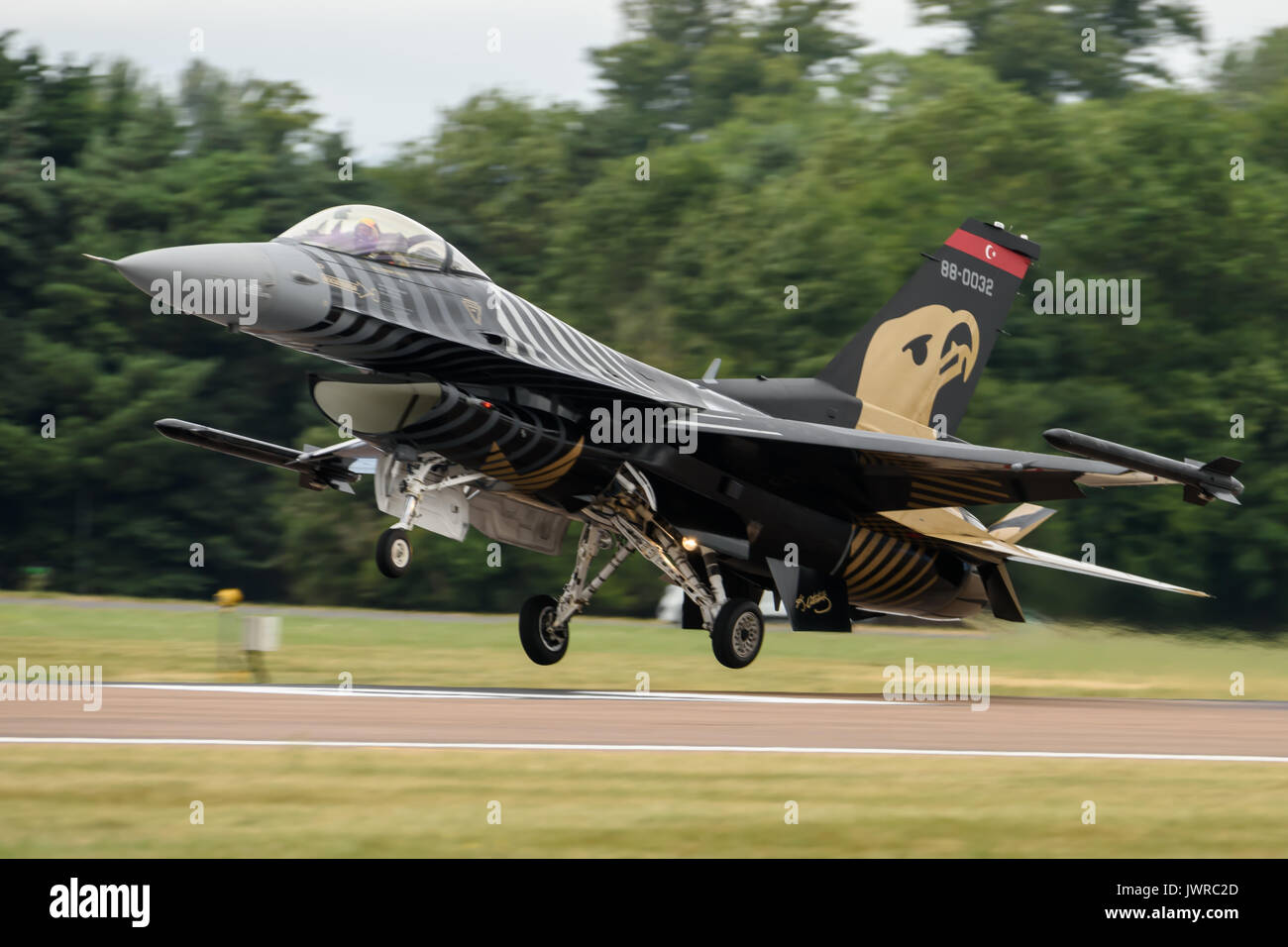 Turkish Air Force F-16 Stock Photo - Alamy
