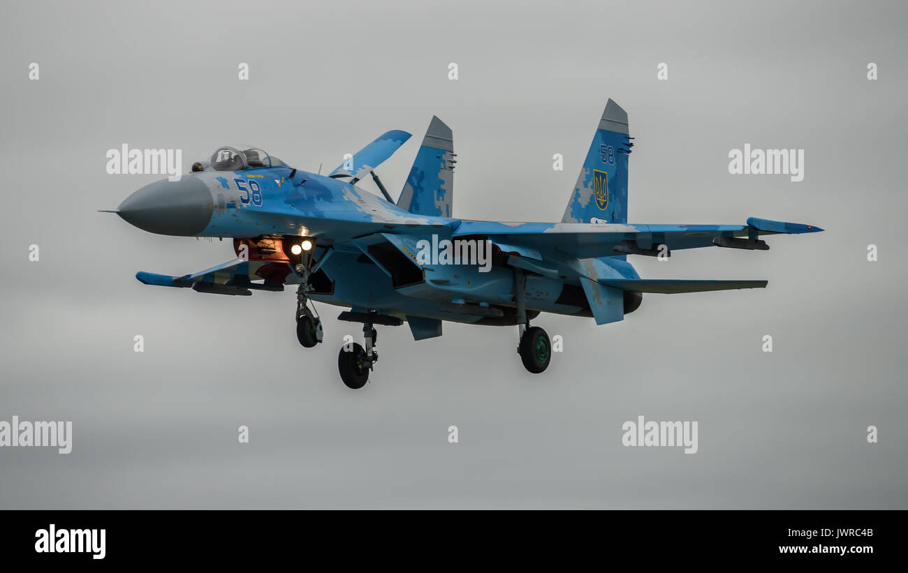 SU-27 Flanker landing Stock Photo - Alamy
