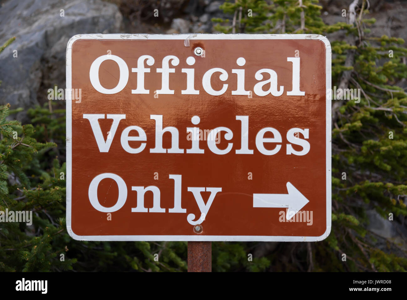 Official Vehicles Only Sign Stock Photo - Alamy