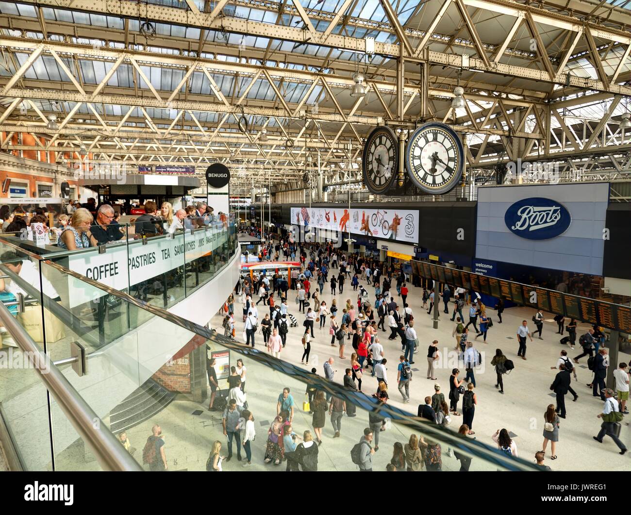Waterloo train station hi-res stock photography and images - Alamy