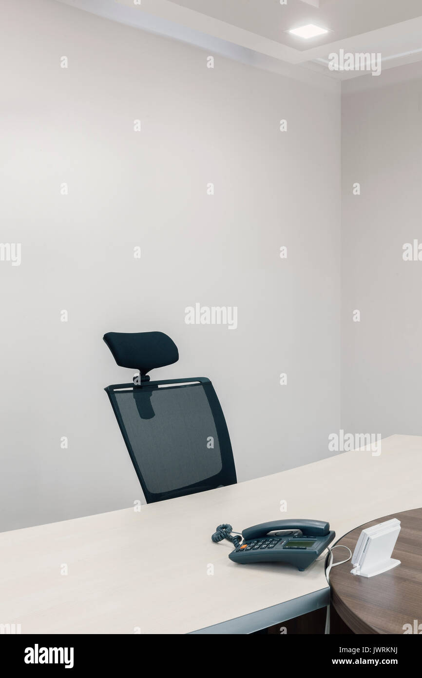 manager chair and empty desk Stock Photo - Alamy