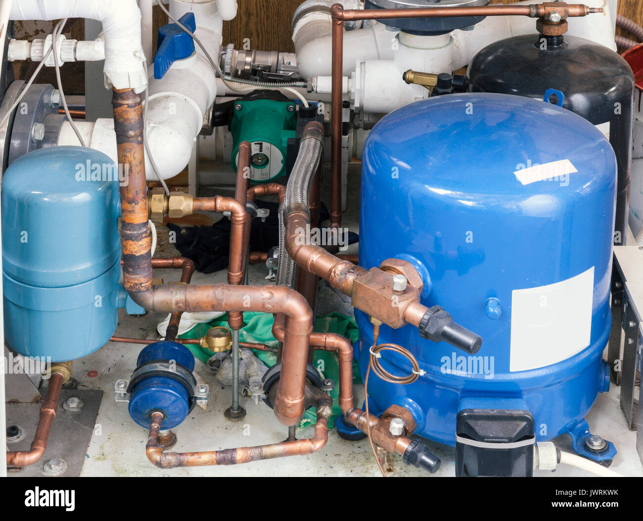 Chiller unit system hi-res stock photography and images - Alamy