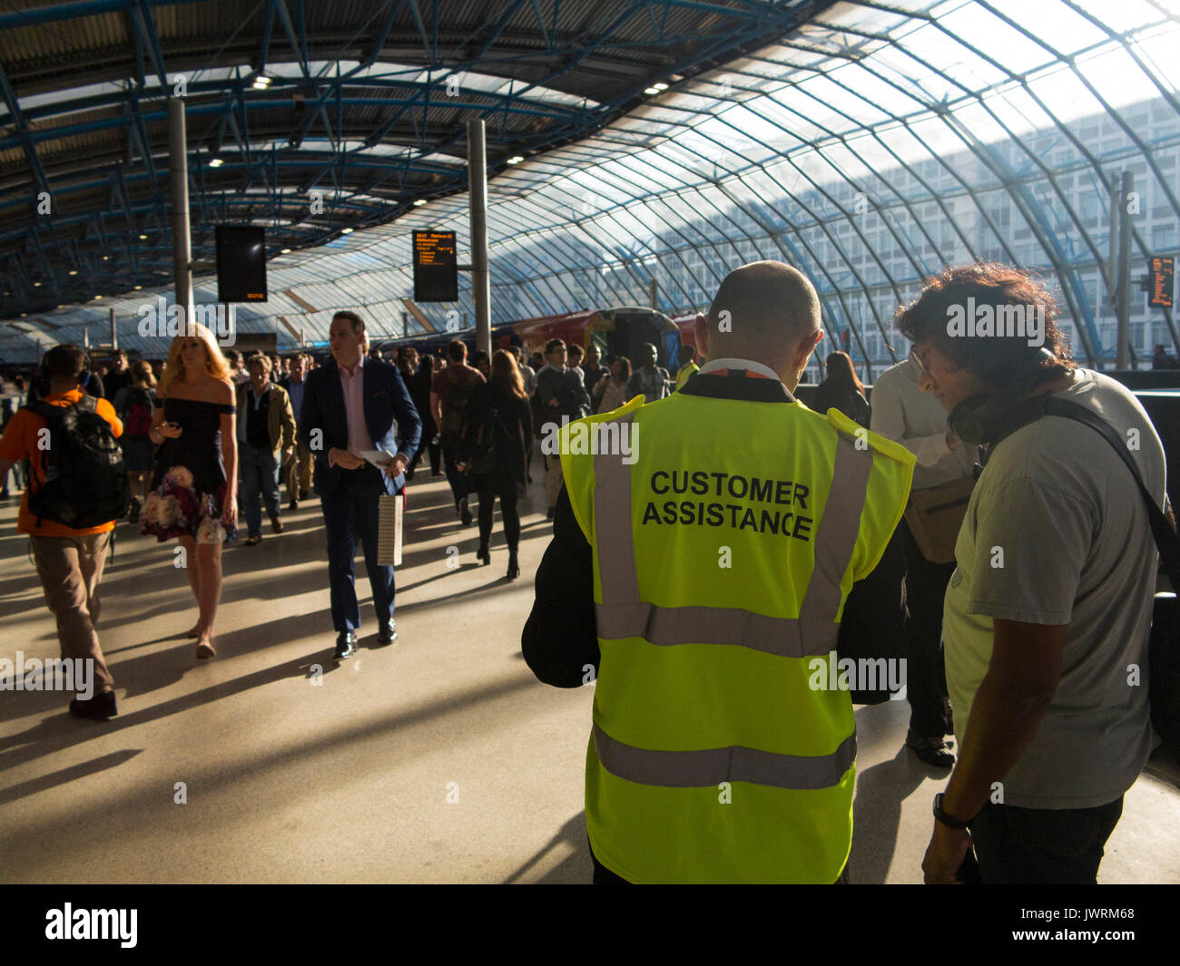 Waterloo international platforms hi-res stock photography and images ...