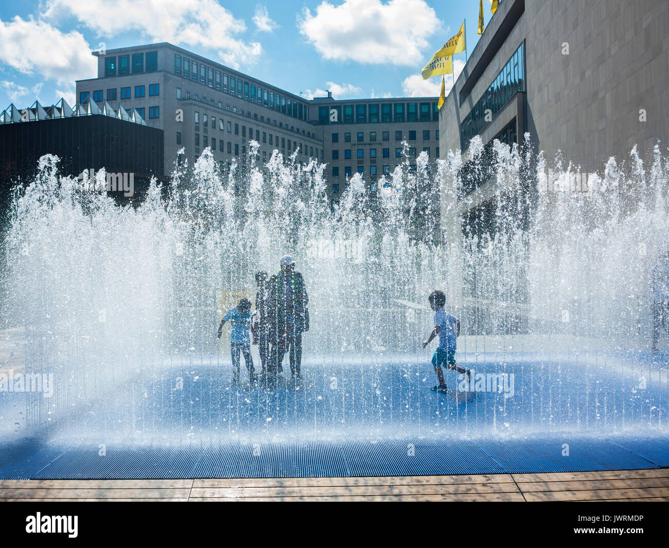 Kids getting soaking wet hi-res stock photography and images - Alamy
