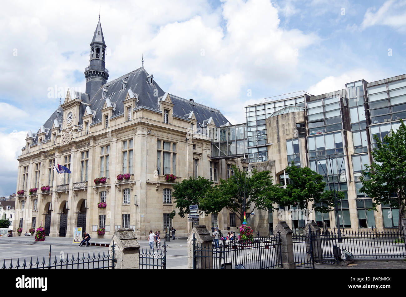 Pedimented roof hi-res stock photography and images - Alamy
