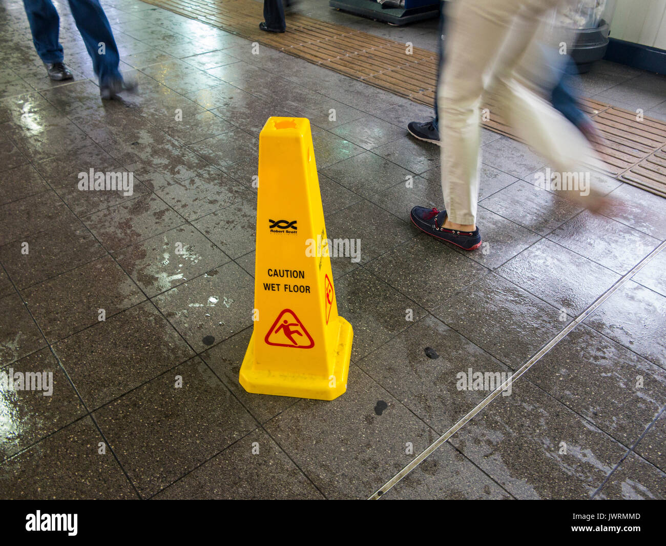 Wet floor health safety sign hi-res stock photography and images - Alamy