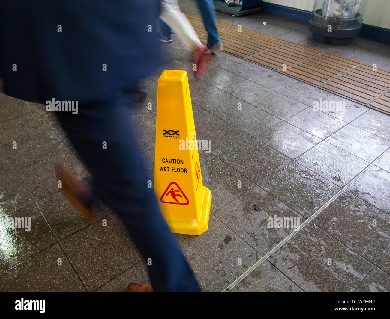 Wet floor health safety sign hi-res stock photography and images - Alamy