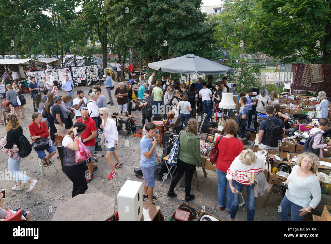Mauerpark flea market in Prenzlauer Berg, Berlin Stock Photo - Alamy