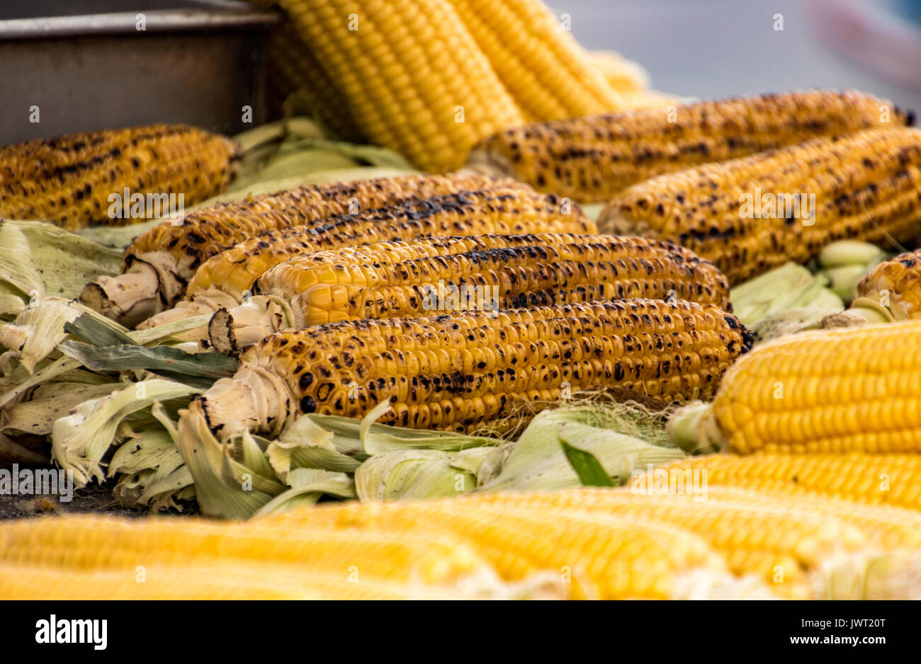 Vendor's cart has roasted and raw corn on the cob for sale Stock Photo ...
