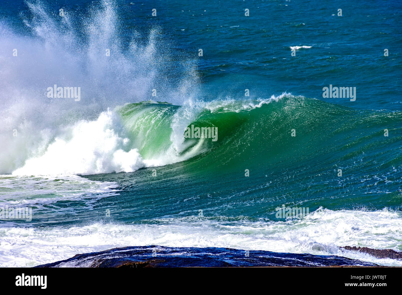 Dangerous waves hi-res stock photography and images - Alamy