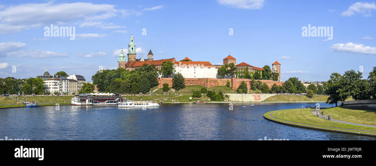 Krakow, river Weichsel, royal palace on Wawel Stock Photo - Alamy