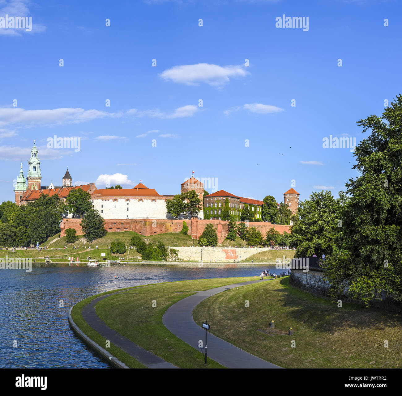 Krakow, river Weichsel, royal palace on Wawel Stock Photo - Alamy