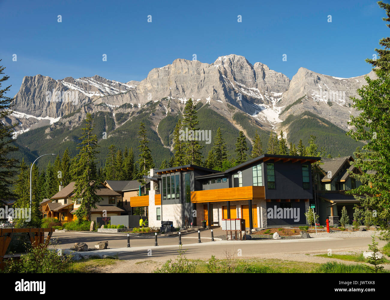 High and steep mountain scenes hi-res stock photography and images - Alamy