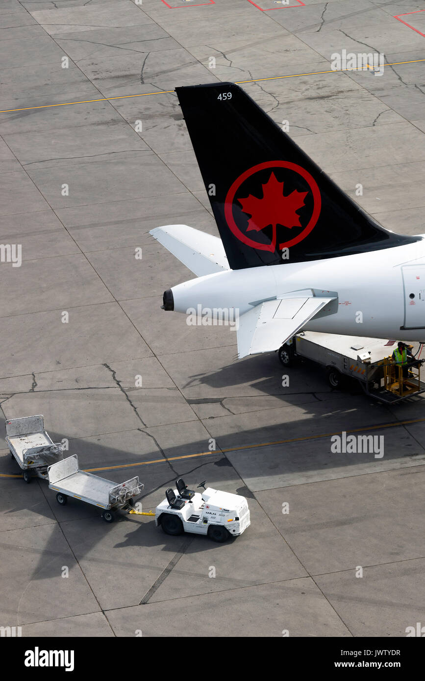 Air Canada Airline Airbus A321-211 Airliner C-GJWN Preparing for ...