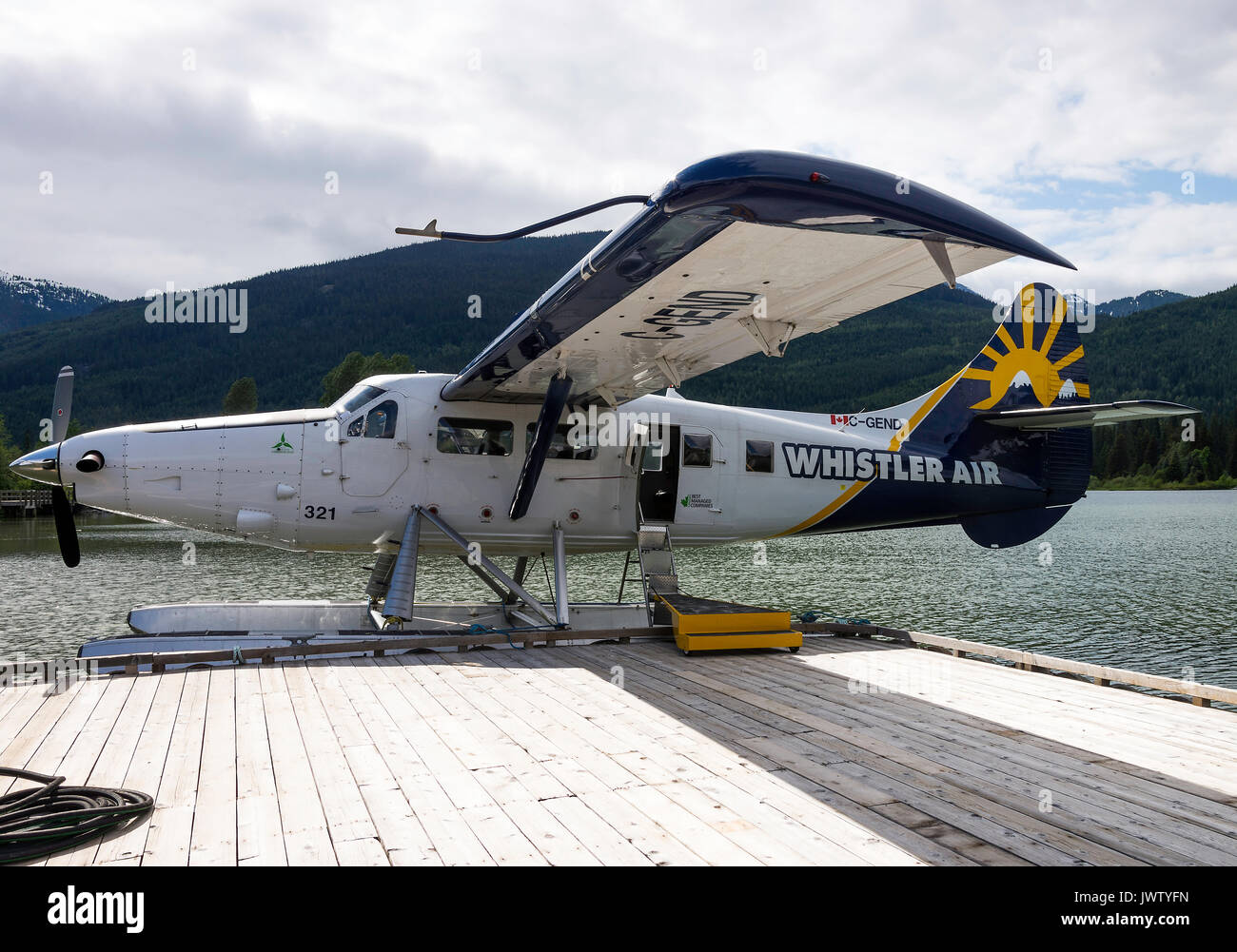 Single engine turboprop seaplane hi-res stock photography and images ...