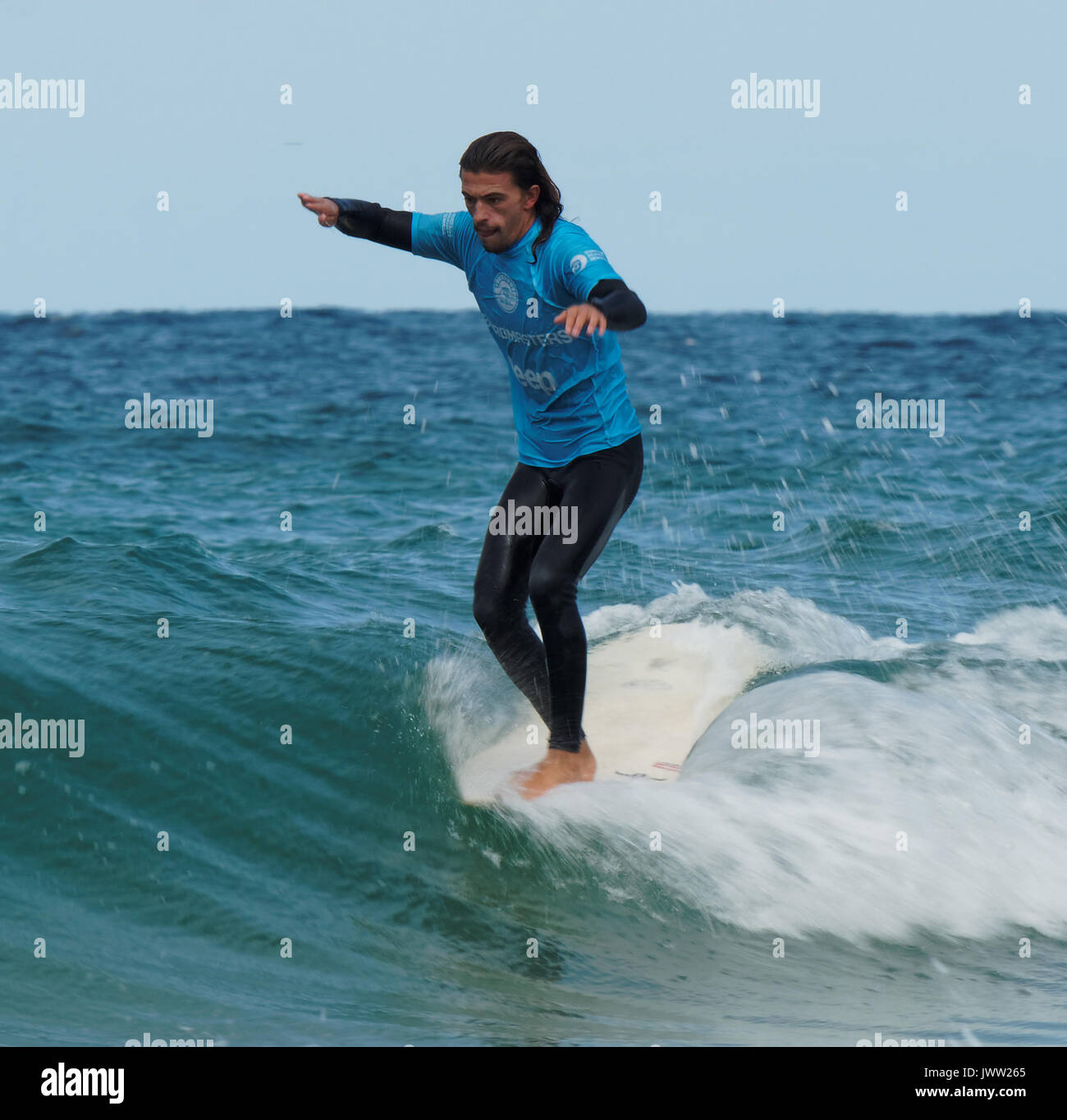 Surfing brothers and female pro surfers in the sunshine at Longboard ...