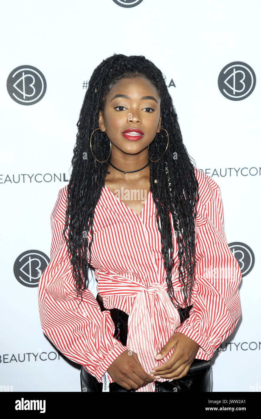 Lovie simone 1688 jpg hi-res stock photography and images - Alamy