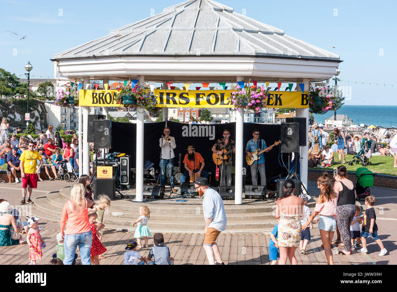 England, Broadstairs folk week. Folk music band playing at the ...