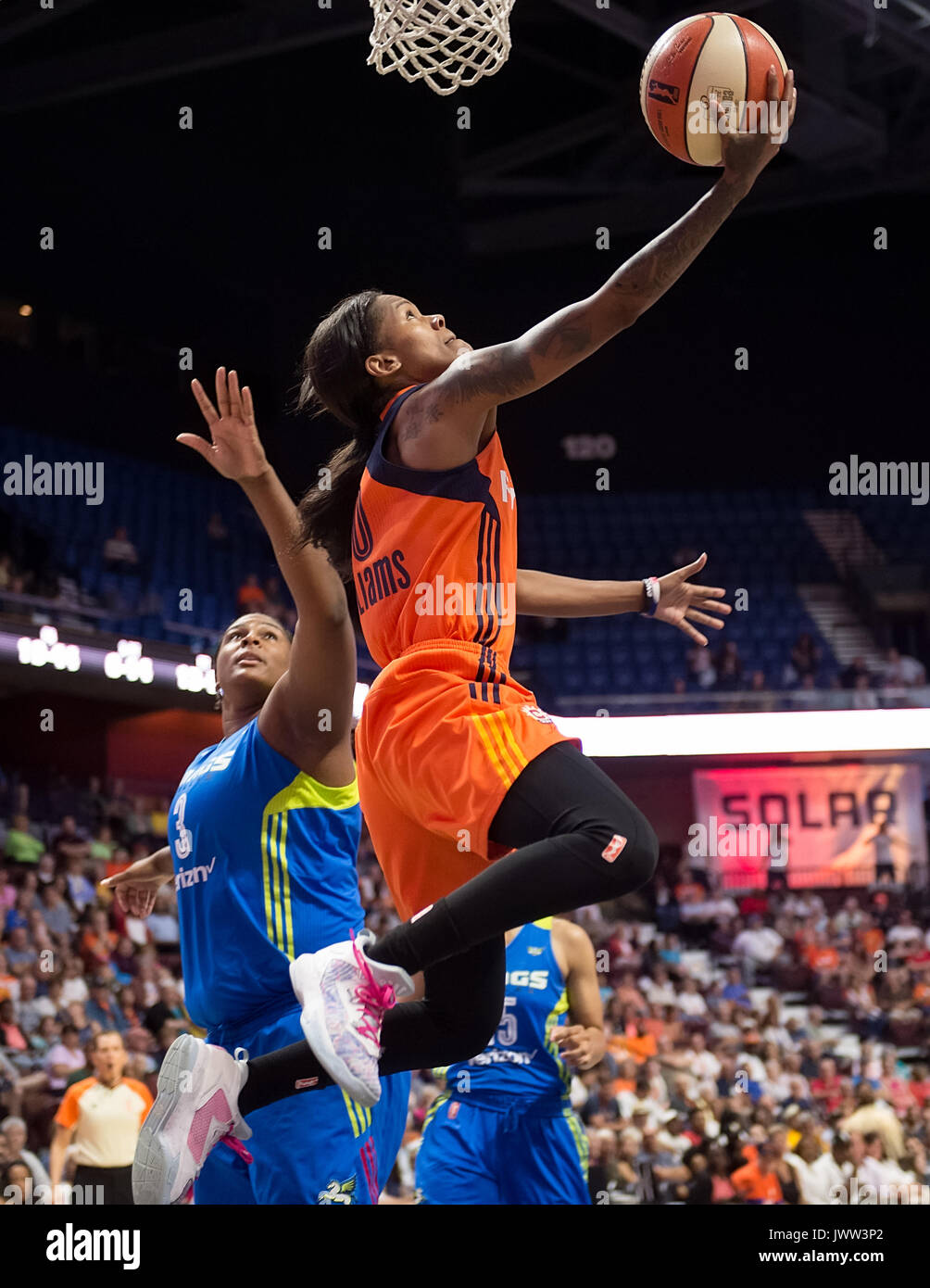 Wnba layup hi-res stock photography and images - Alamy