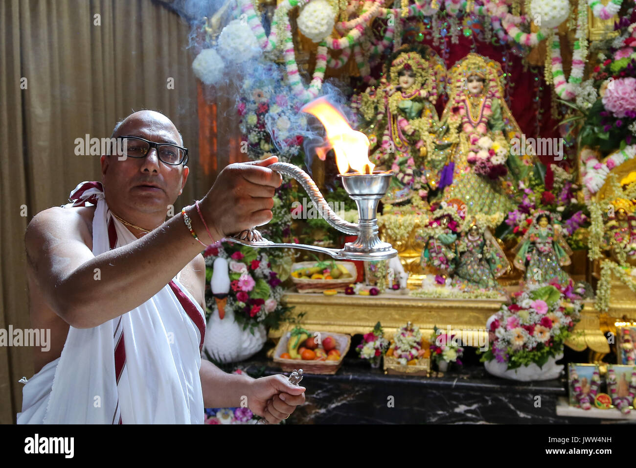 Watford, UK. 13th Aug, 2017. The priest conducts an aarti at ...