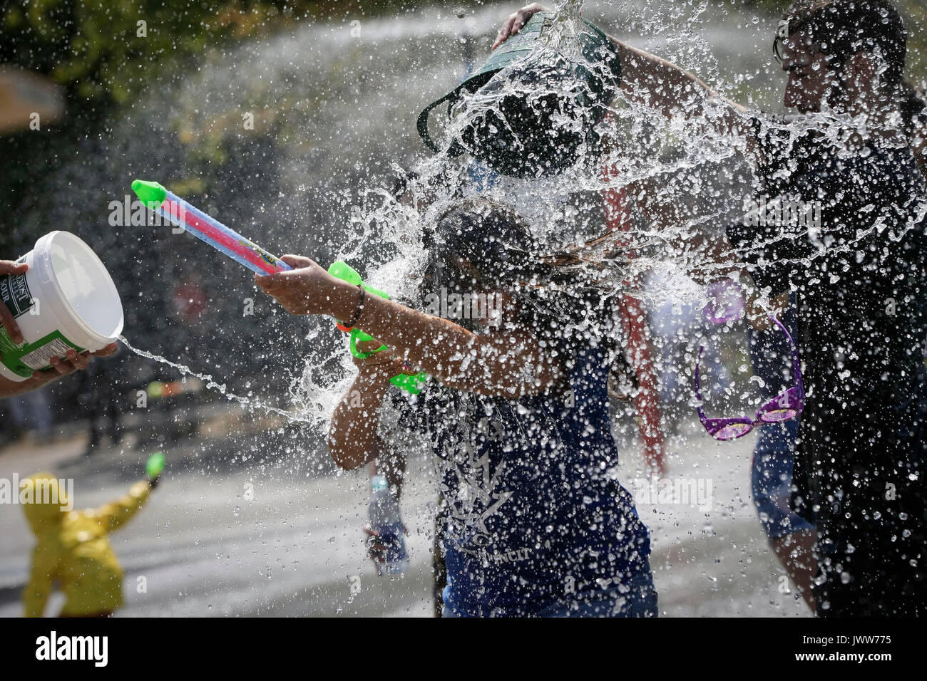 Vancouver, Canada. 13th Aug, 2017. People enjoy the splash of water ...