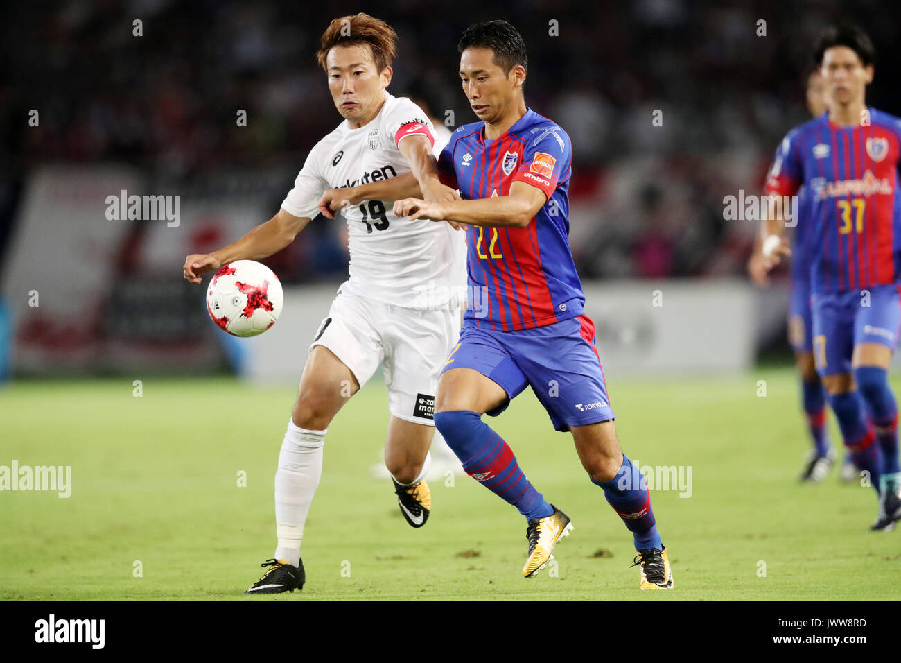 Ajinomoto Stadium, Tokyo, Japan. 13th Aug, 2017. L to R Kazuma Watanabe (Vissel), Yuhei Tokunaga ...