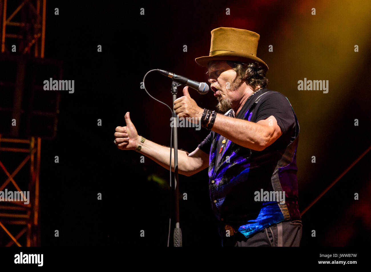 Zucchero in concert hi-res stock photography and images - Alamy