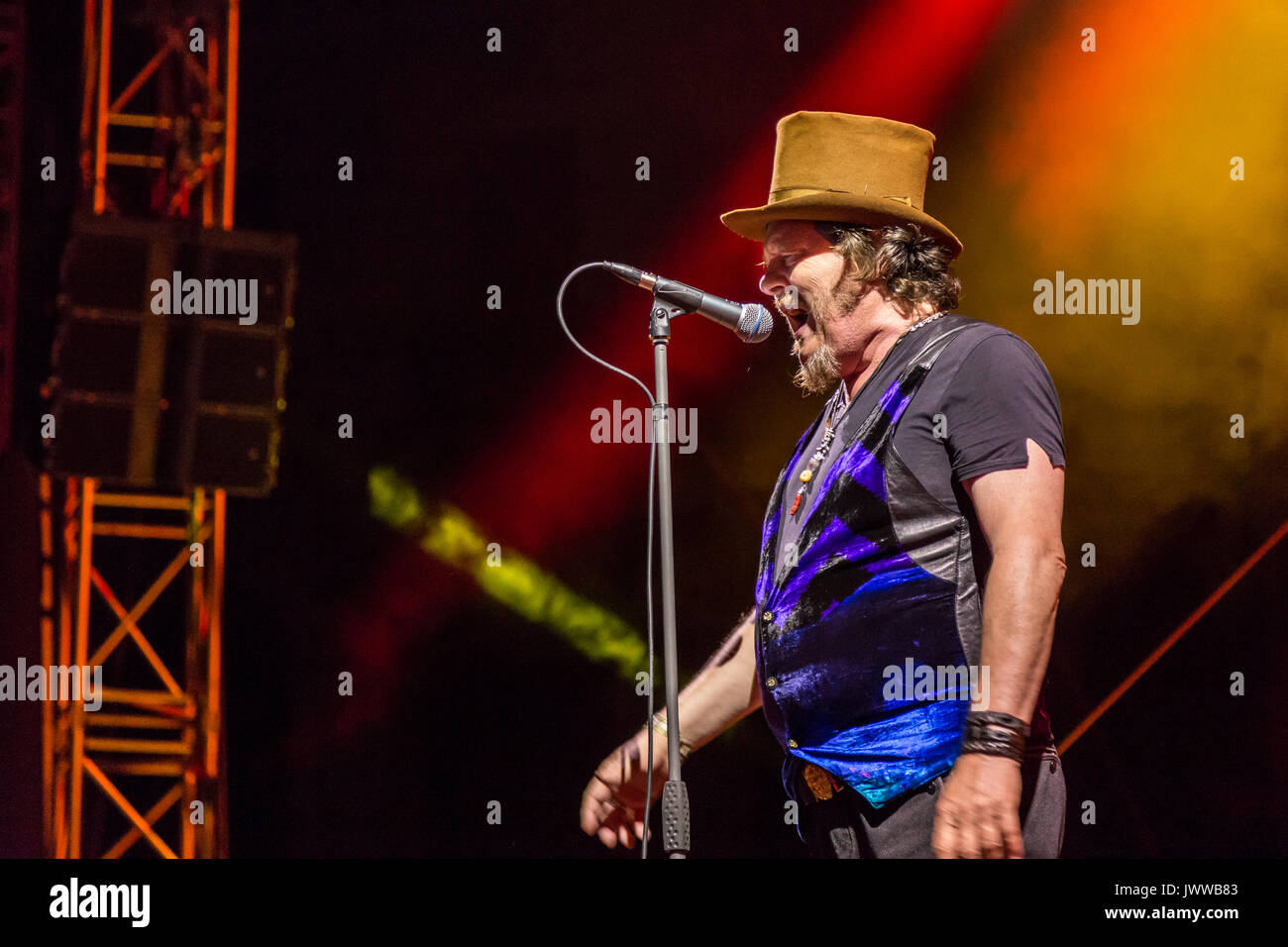 Zucchero in concert hi-res stock photography and images - Alamy