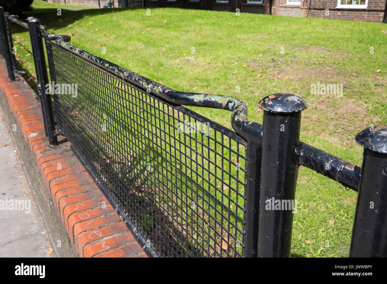 London, UK. 14th August, 2017. 'Stretcher fences' on the Glebe Estate ...