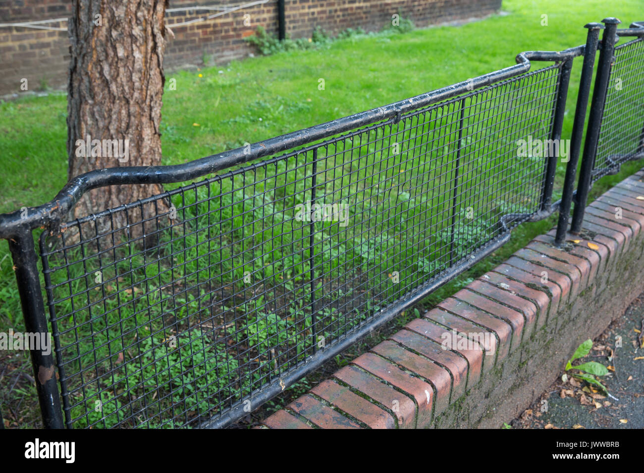 Stretcher fences london hi-res stock photography and images - Alamy