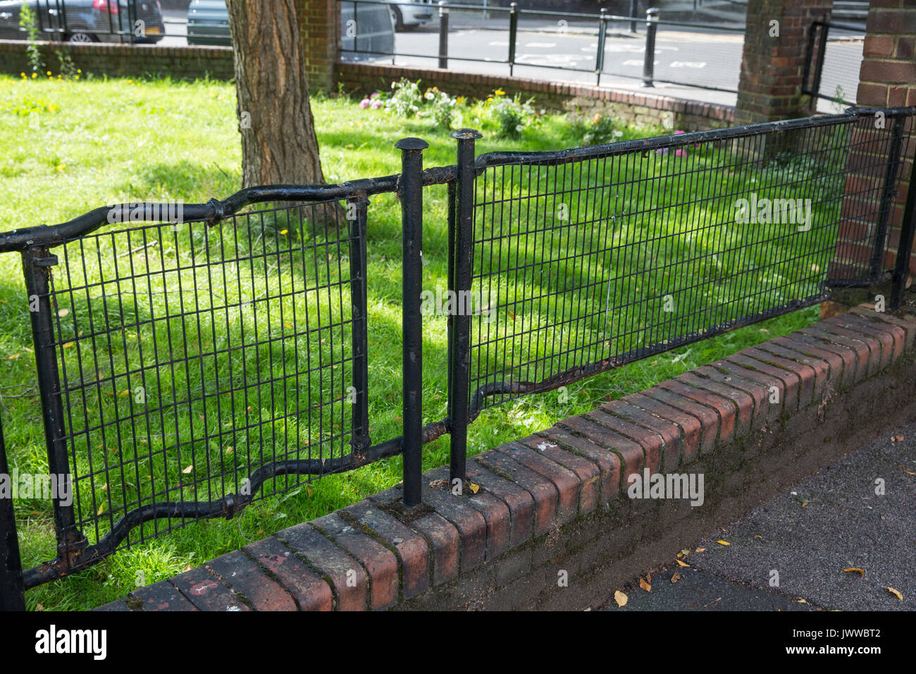 Stretcher fence london hi-res stock photography and images - Alamy