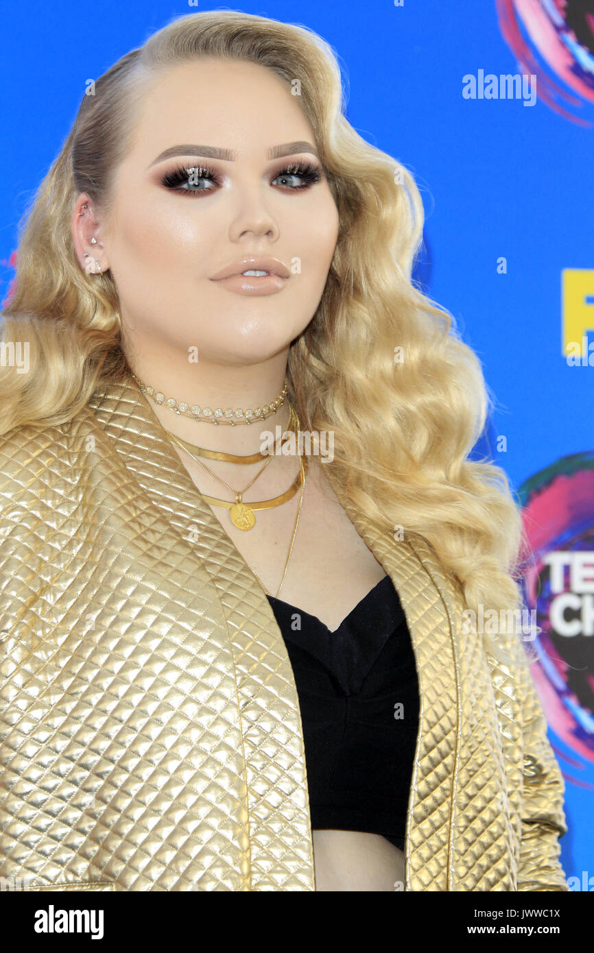 Nikkie tutorials hi-res stock photography and images - Alamy