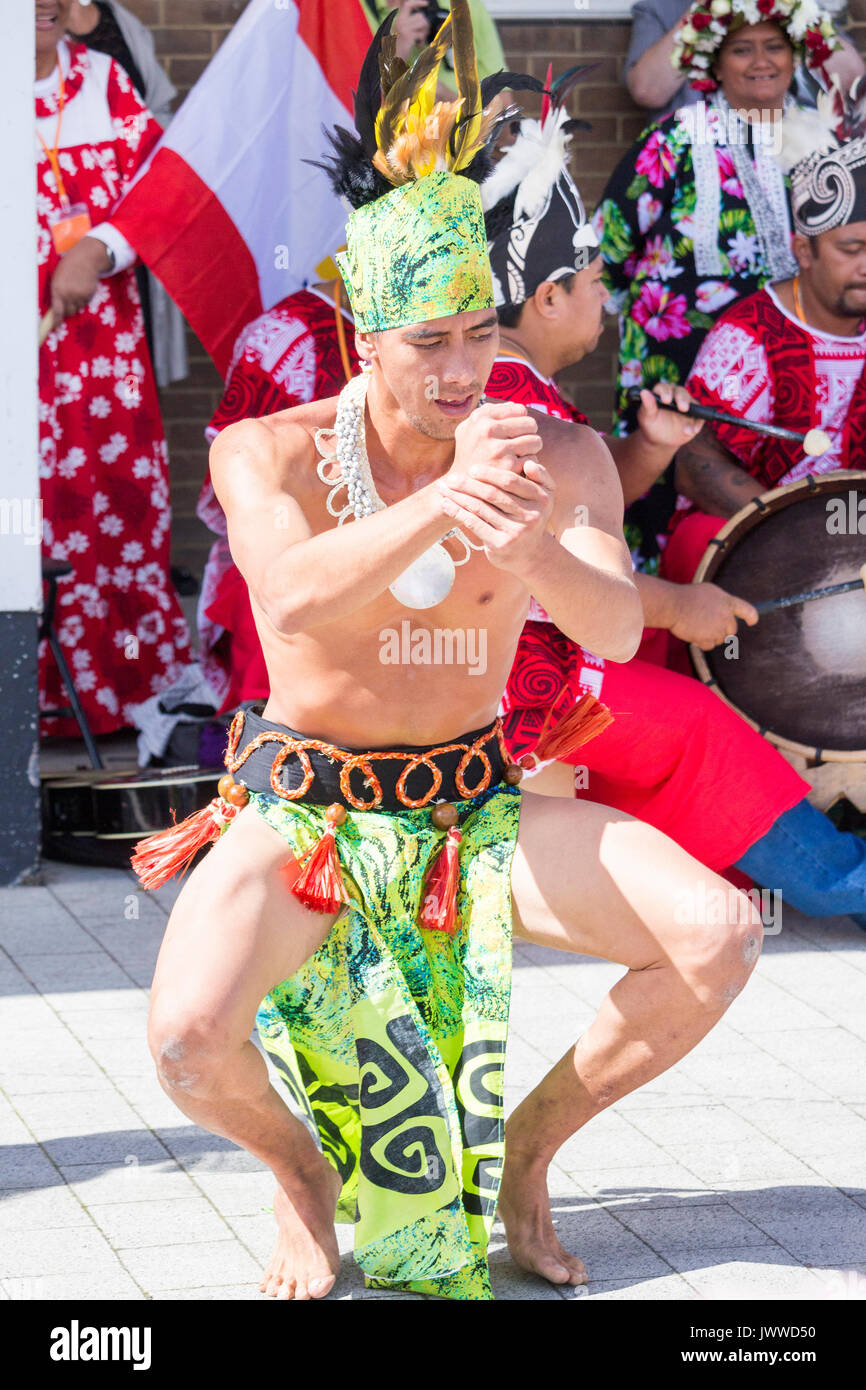 Tahitian dancers hi-res stock photography and images - Alamy