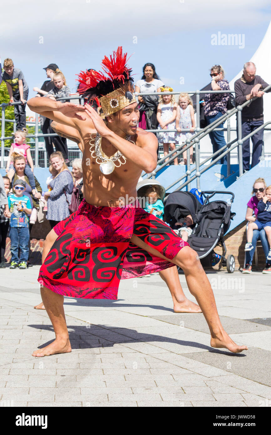 Traditional tahitian costume hi-res stock photography and images - Alamy