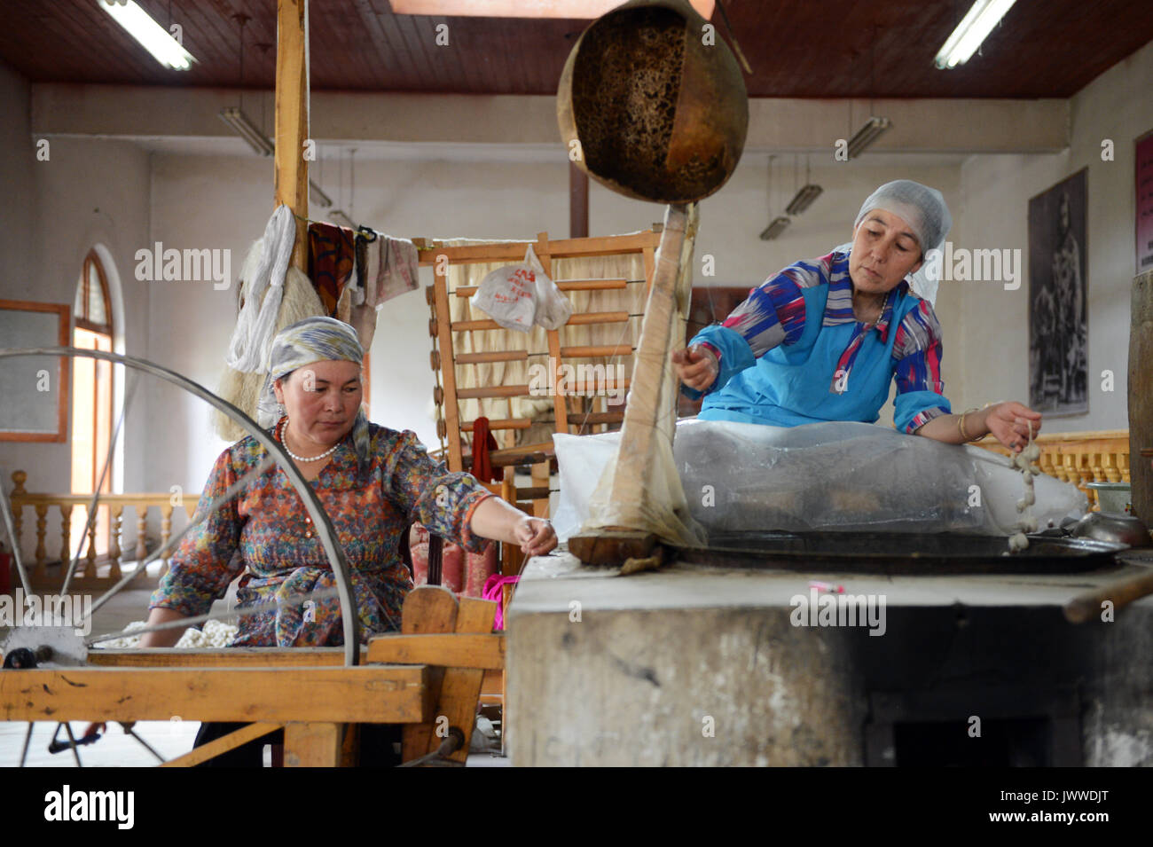 Chinese silk production hi-res stock photography and images - Alamy