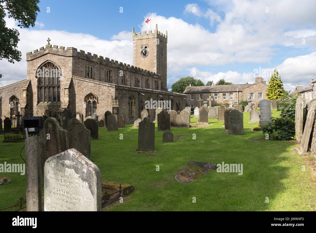 St oswalds church askrigg hi-res stock photography and images - Alamy