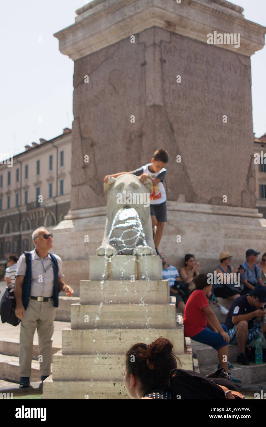 Fractious hi-res stock photography and images - Alamy