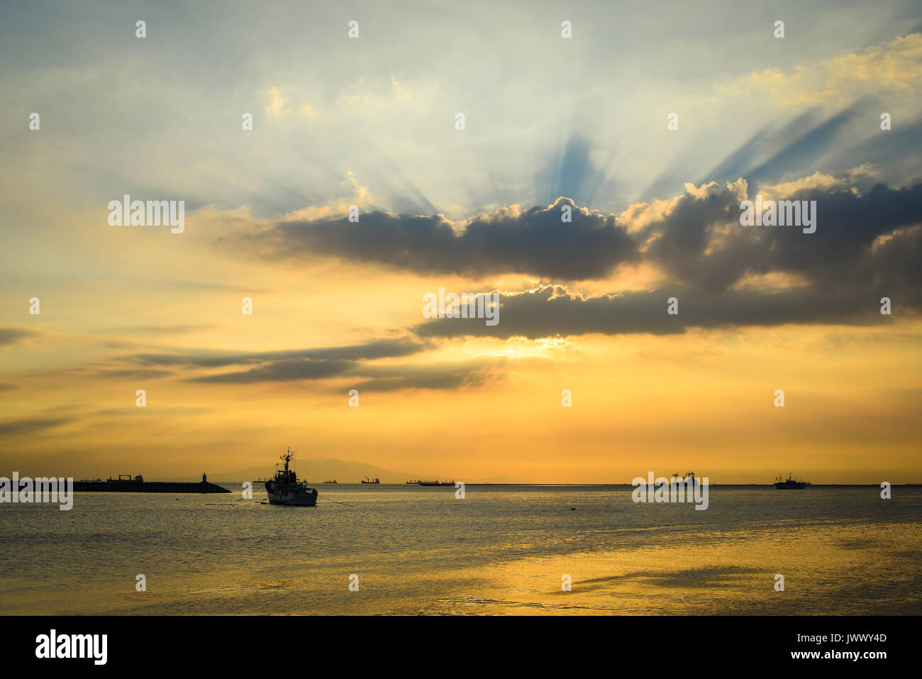 Manila bay sunrise hi-res stock photography and images - Alamy