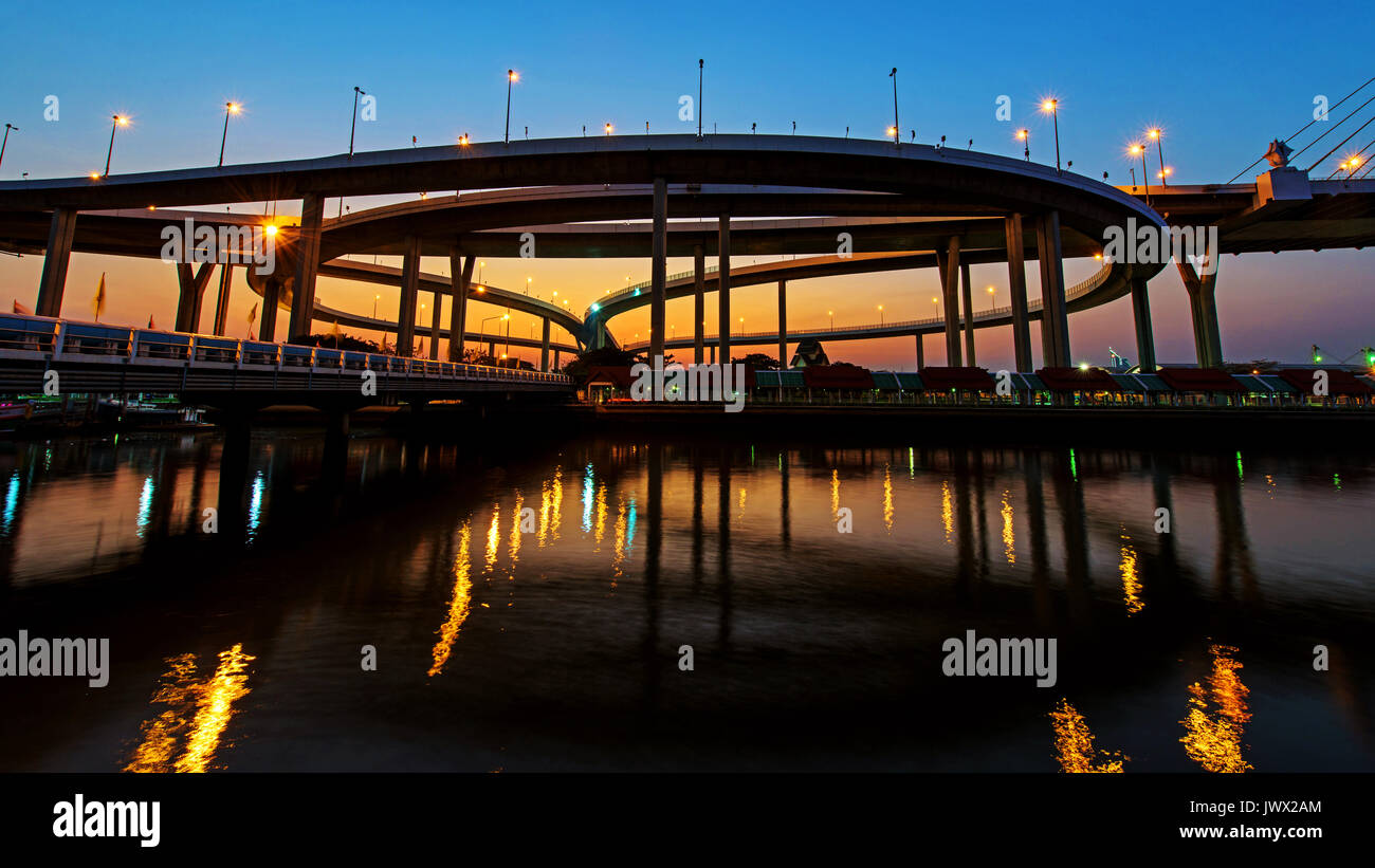 Curve of bridge hi-res stock photography and images - Alamy