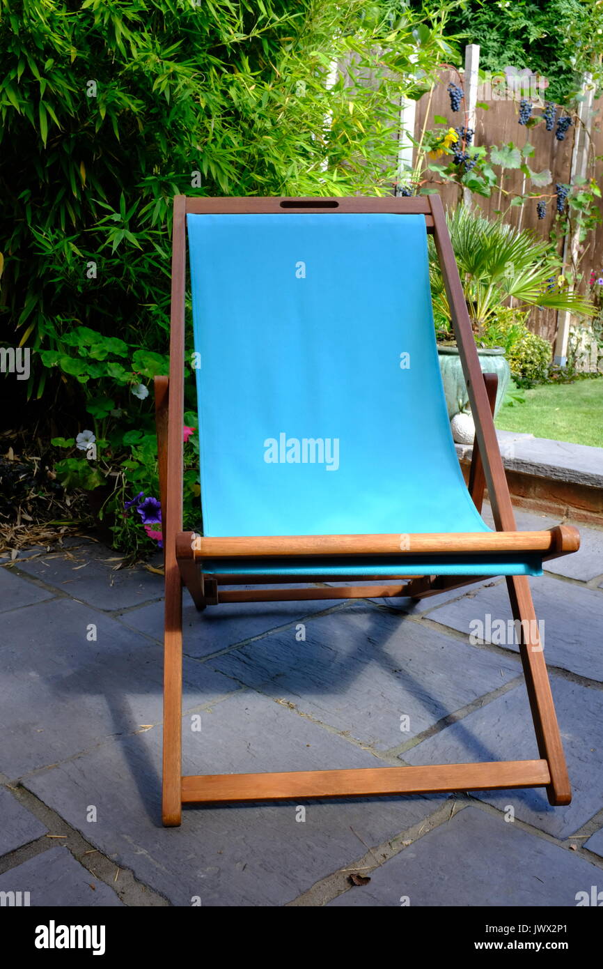 Empty deck chair hi-res stock photography and images - Alamy