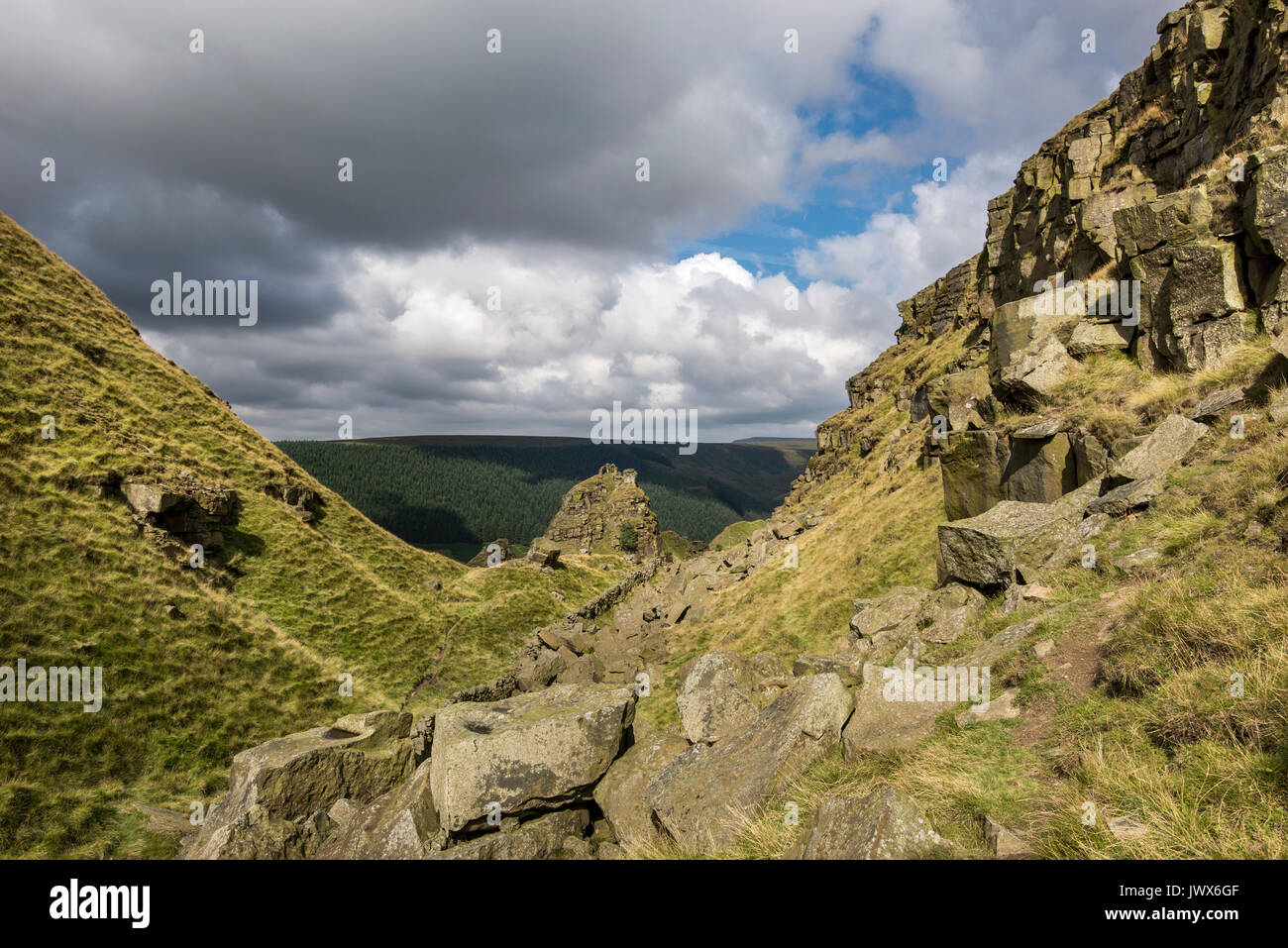Alport Castles, A dramatic natural feature in the Alport valley, Peak ...