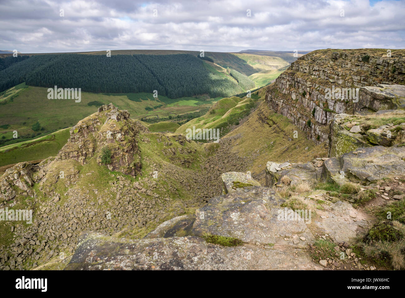Alport Castles, A dramatic natural feature in the Alport valley, Peak ...