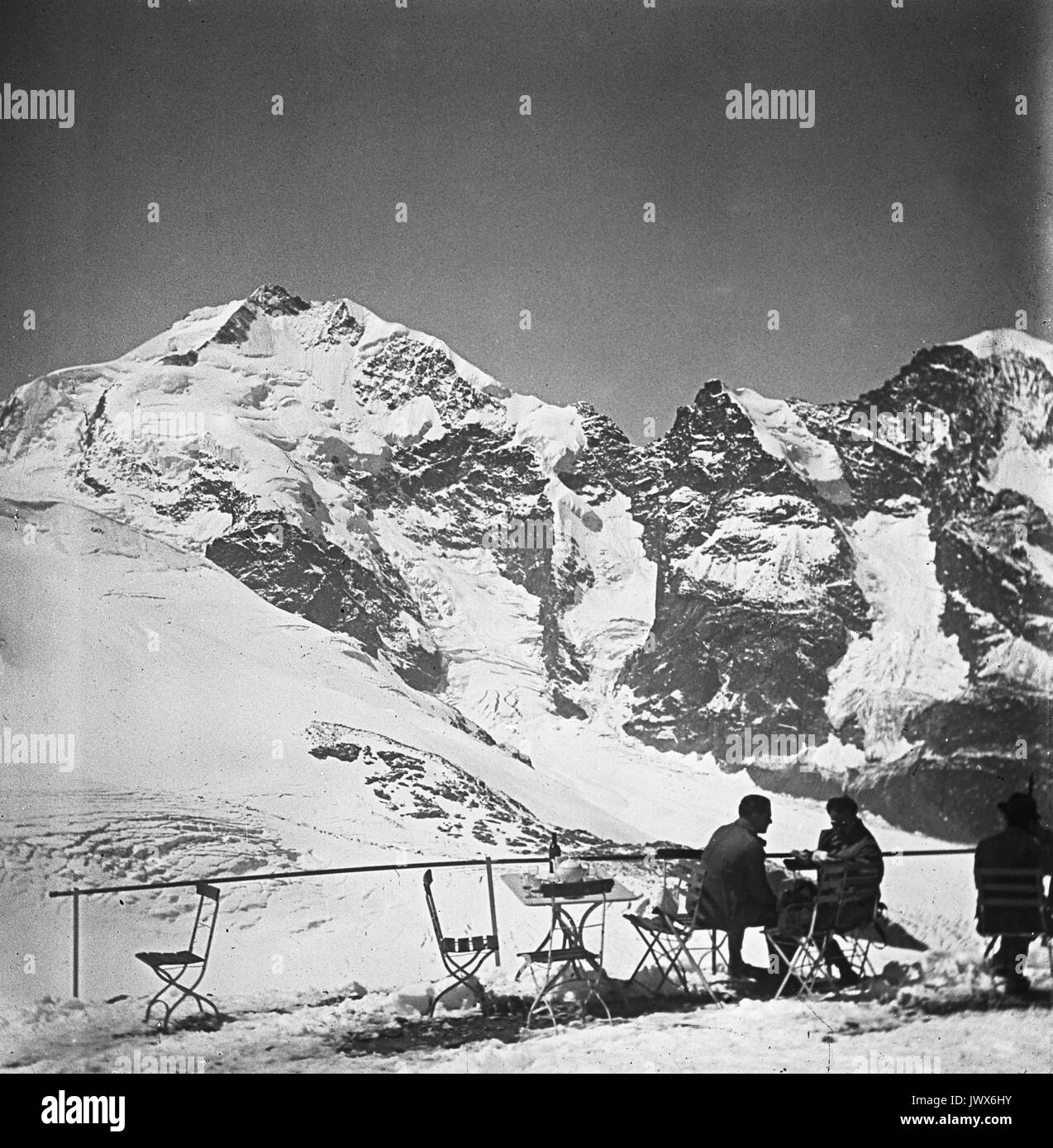 People at the summit of Diavolezza and the Bernina massive and ...