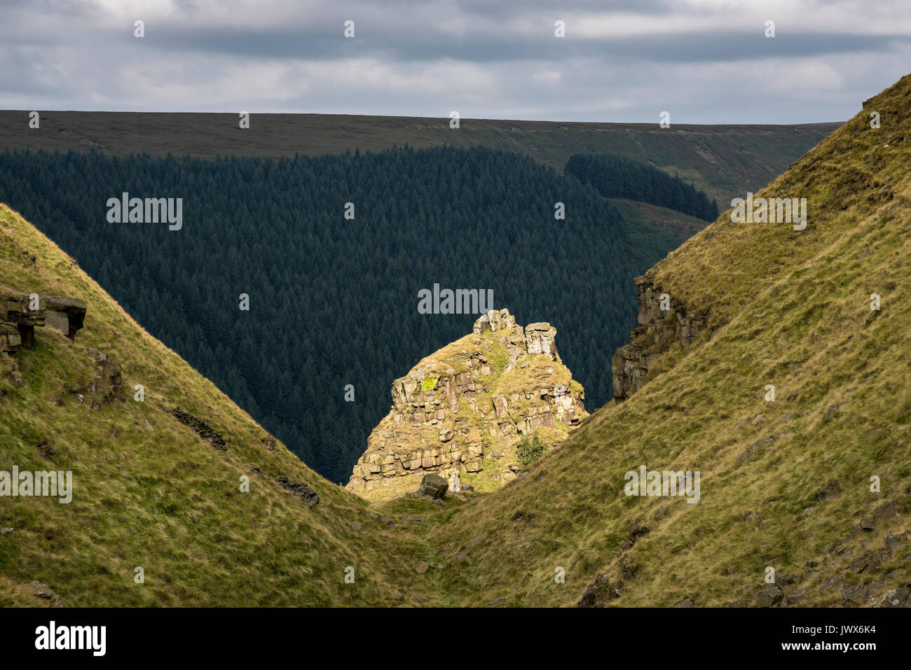 Alport Castles, A dramatic natural feature in the Alport valley, Peak ...
