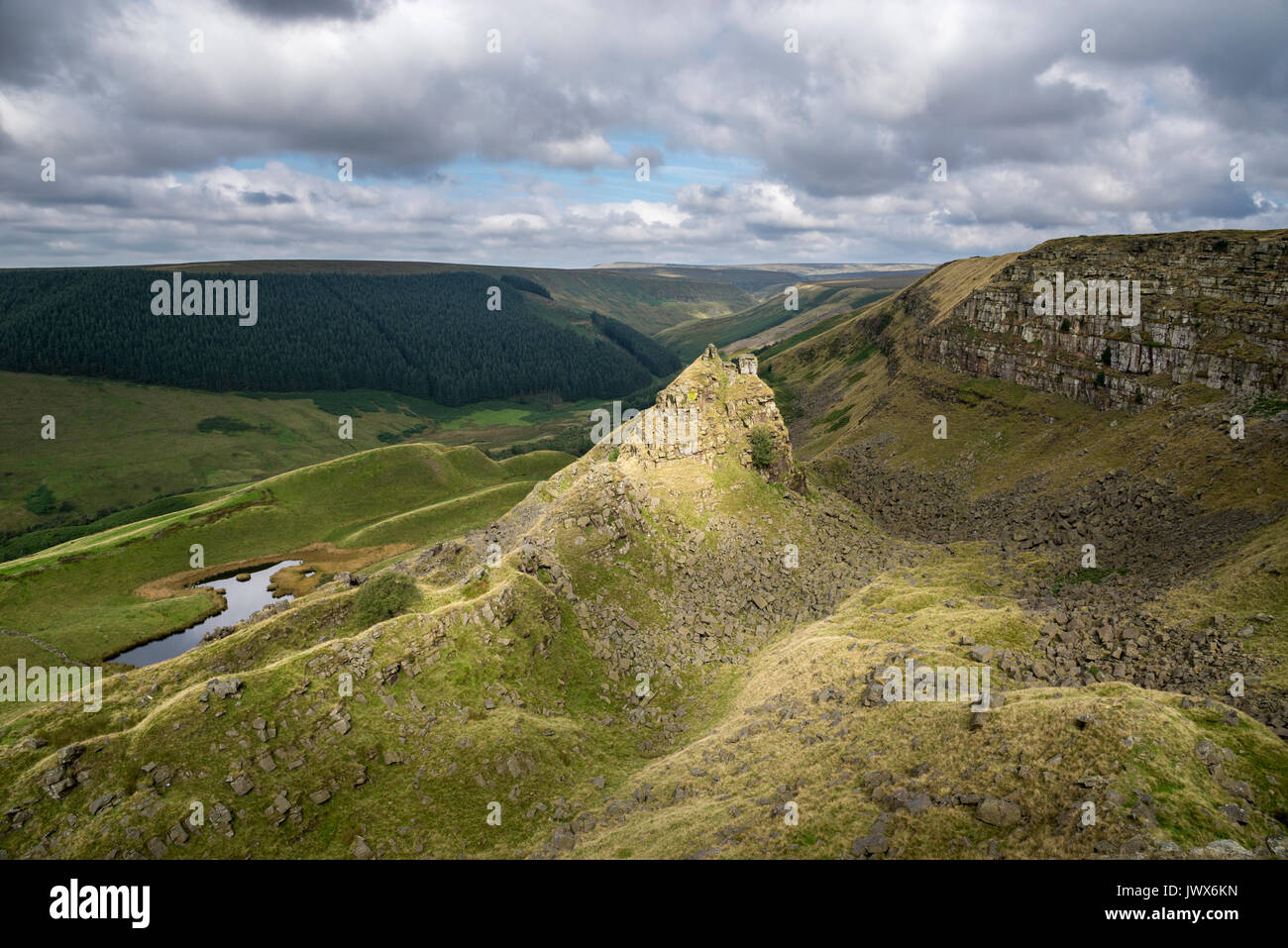 Alport Castles, A dramatic natural feature in the Alport valley, Peak ...