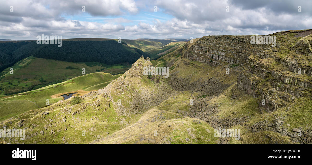 Alport Castles, A dramatic natural feature in the Alport valley, Peak ...