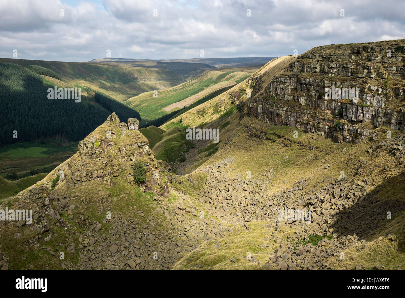 Alport Castles, A dramatic natural feature in the Alport valley, Peak ...