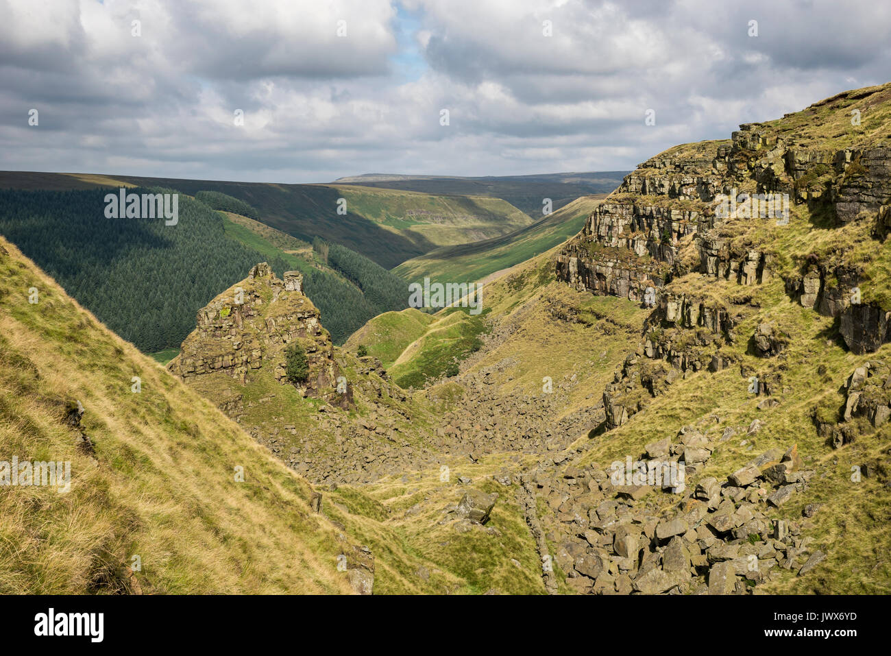 Alport Castles, A dramatic natural feature in the Alport valley, Peak ...